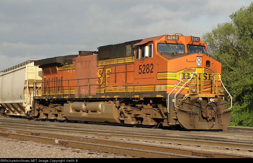 BNSF 5282